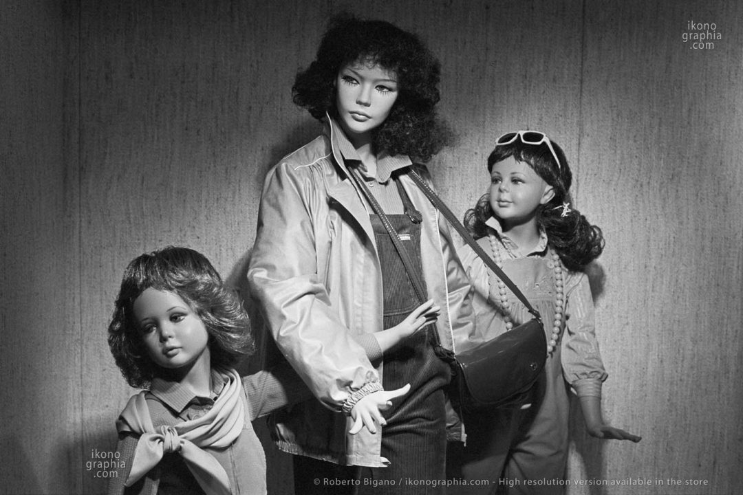 Three young girls dummies with sportswear in West Berlin 1980. Royalty ...