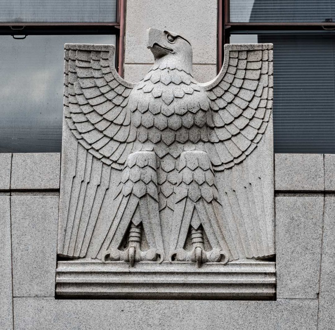 US Bald Eagle Emblem in 1930s Art Deco Architecture - Ikonographia